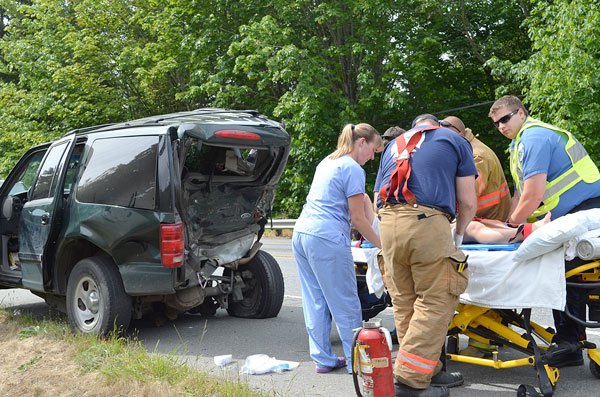 Hwy. 101 car wreck injures 3 | Sequim Gazette