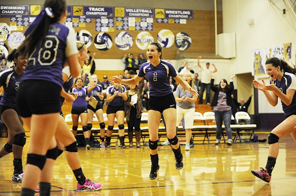 Volleyball: Wolves sweep rival Roughriders SLIDESHOW | Sequim Gazette
