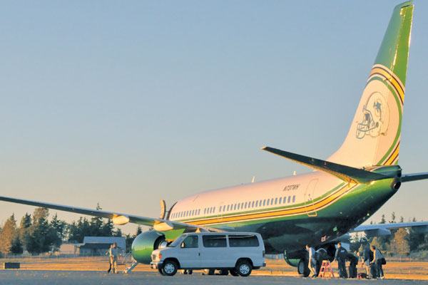 Miami Dolphins 737 lands at PA airport | Sequim Gazette