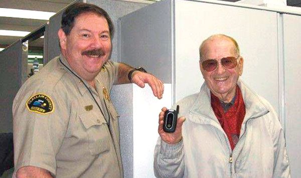 County assists seniors with 9-1-1 cell phone program | Sequim Gazette