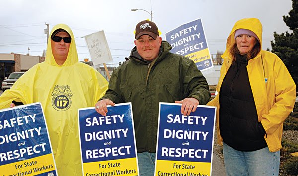 Prison guards call for more safety measures | Sequim Gazette
