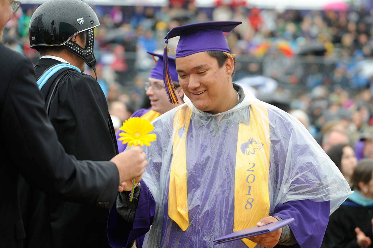 Rain does not stop smiles on this SHS grad parade | Sequim Gazette