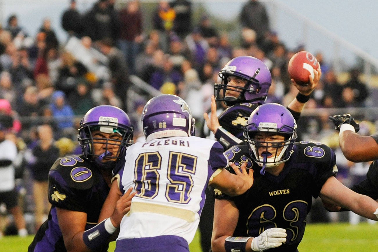 Football: Cowan leads upset of No. 9-ranked Vikings | Sequim Gazette