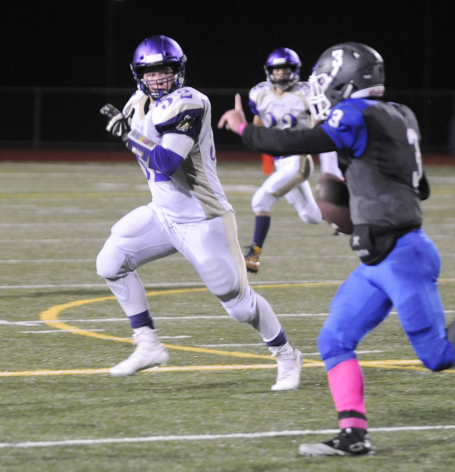 Football: Wolves top Trojans in key league showdown | Sequim Gazette