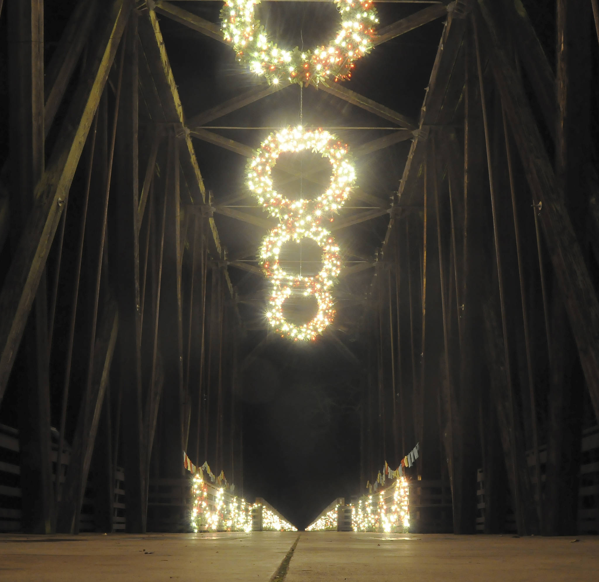 Time to shine: A driving guide for lovers of Christmas lights | Sequim ...