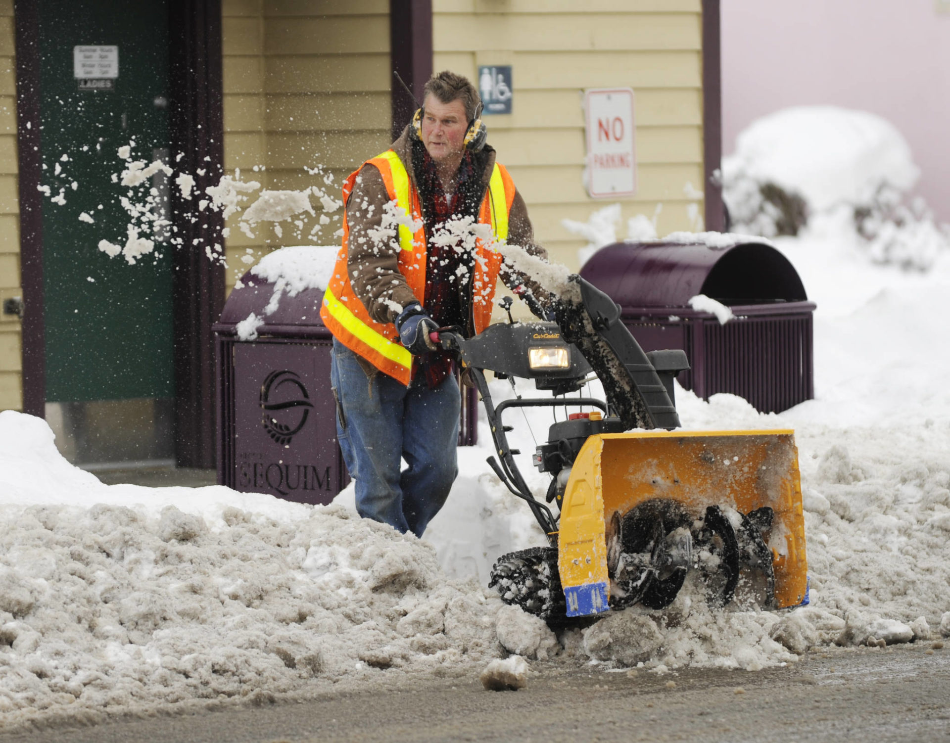First responders remain busy during snowfall | Sequim Gazette