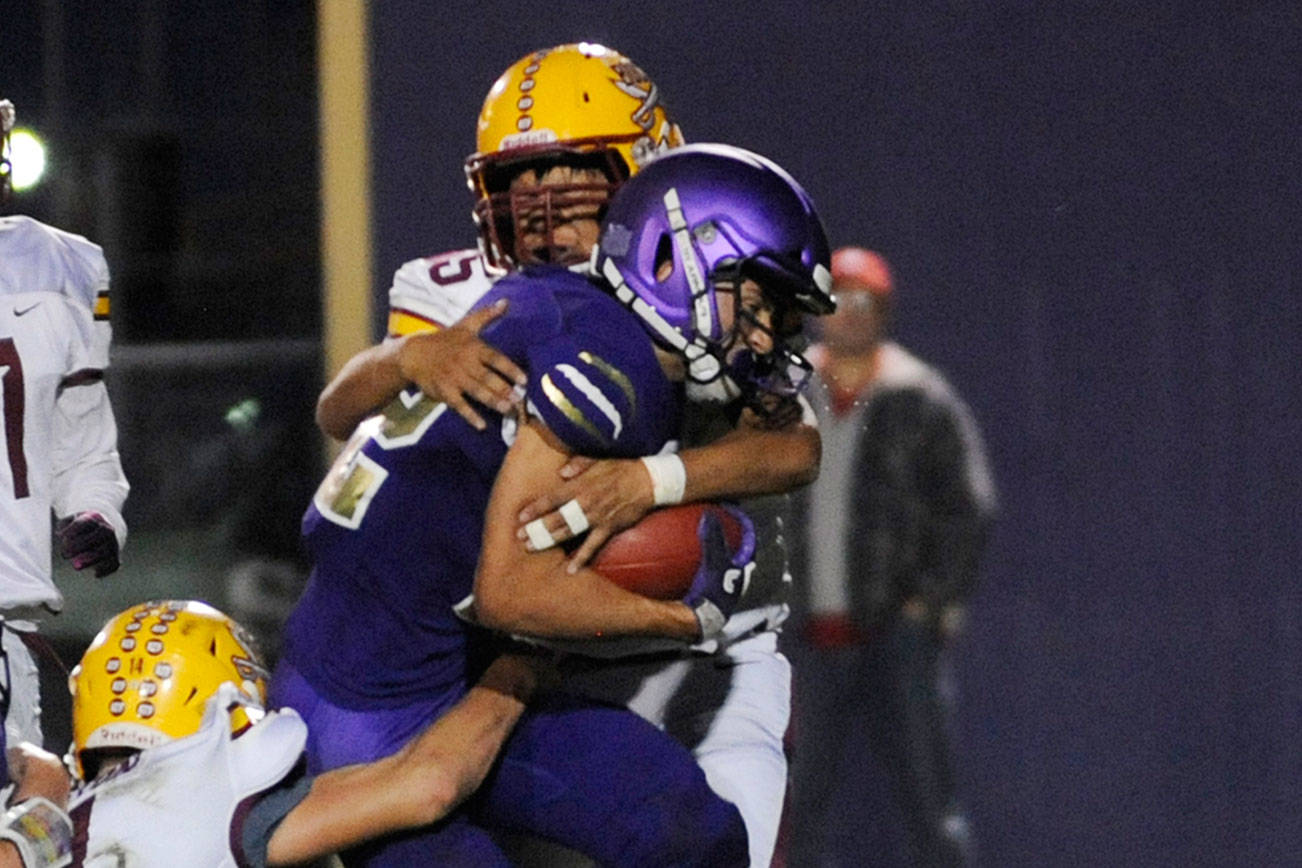 Football: Wolves romp to 44-14 Homecoming win | Sequim Gazette