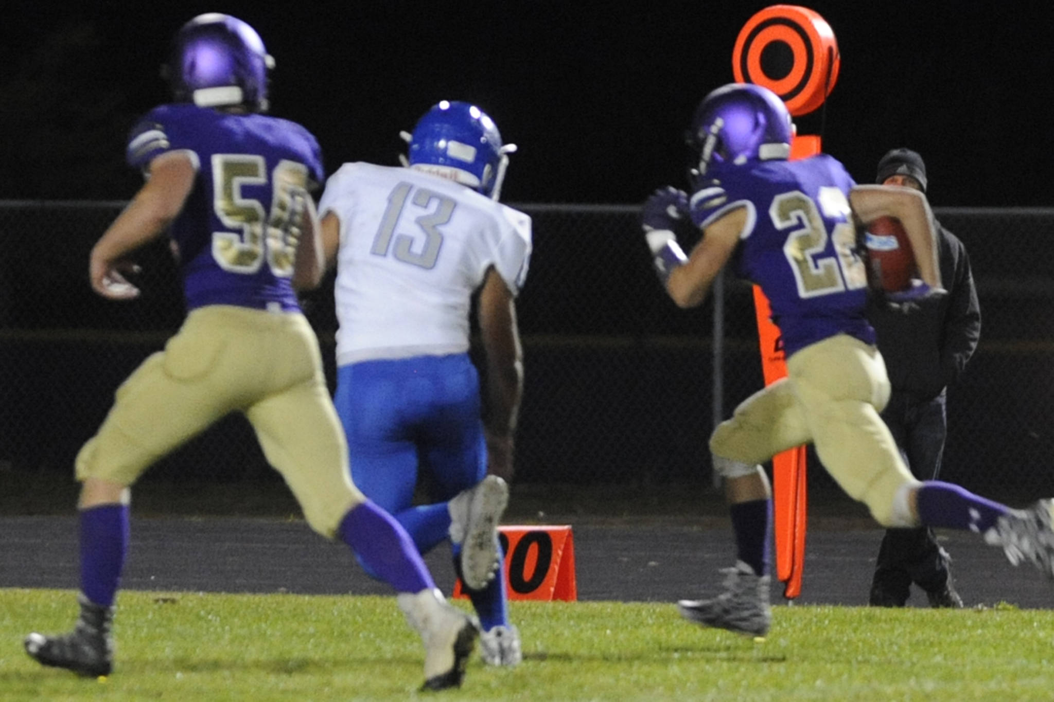 Football: Wolves stun high-flying Olympic | Sequim Gazette