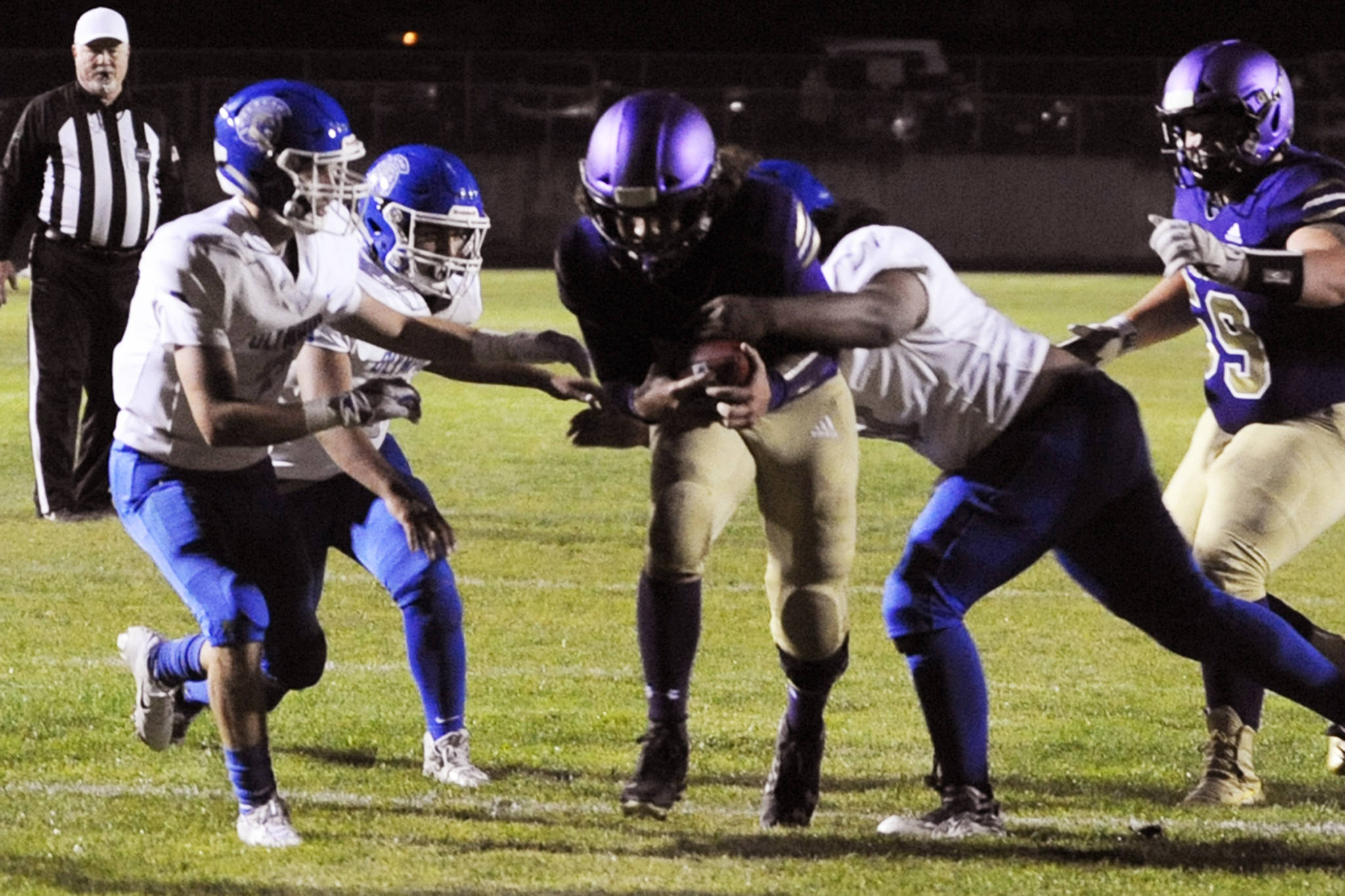 Football: Wolves stun high-flying Olympic | Sequim Gazette