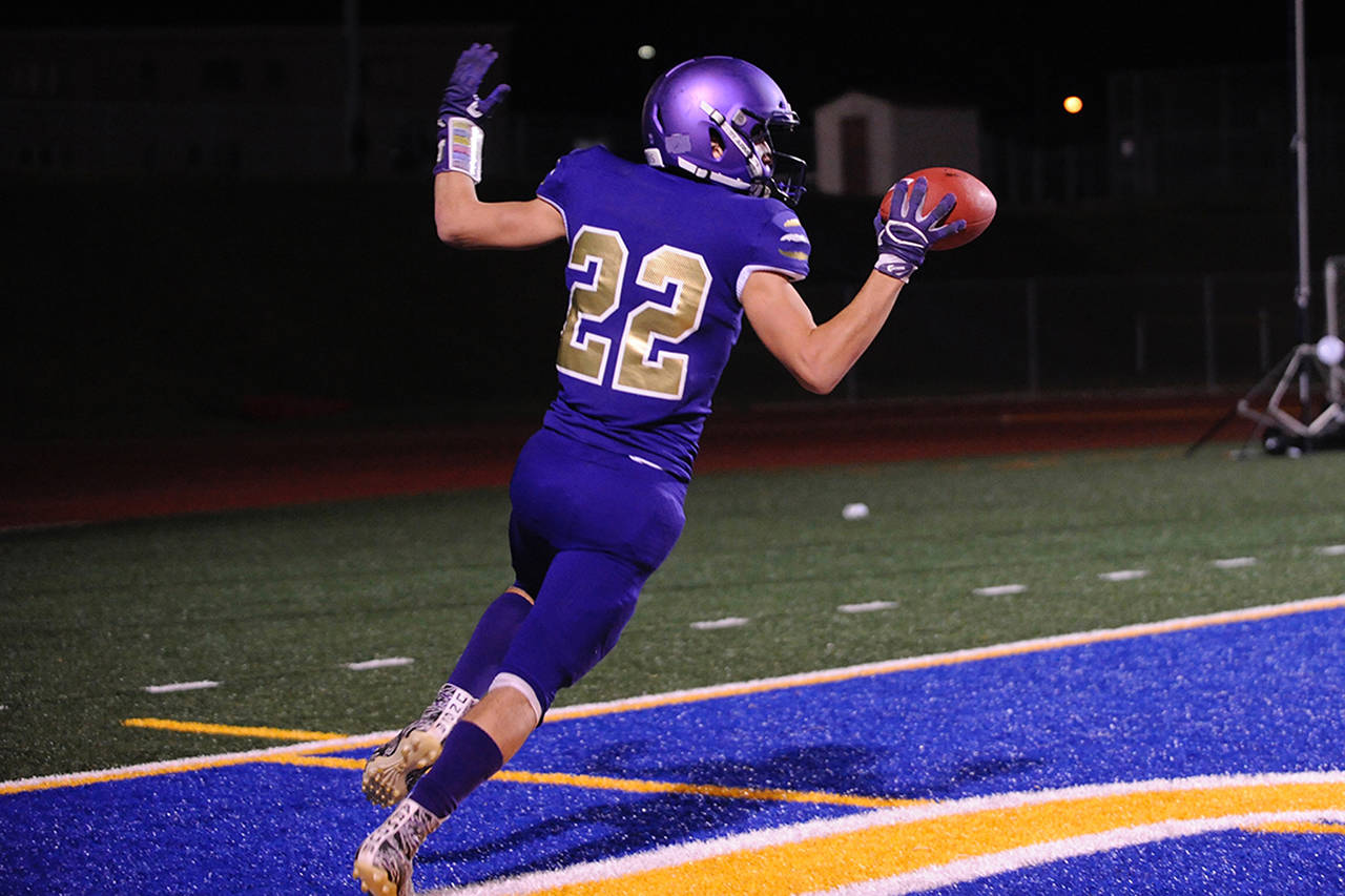 Football: Wolves come from behind, earn state berth | Sequim Gazette