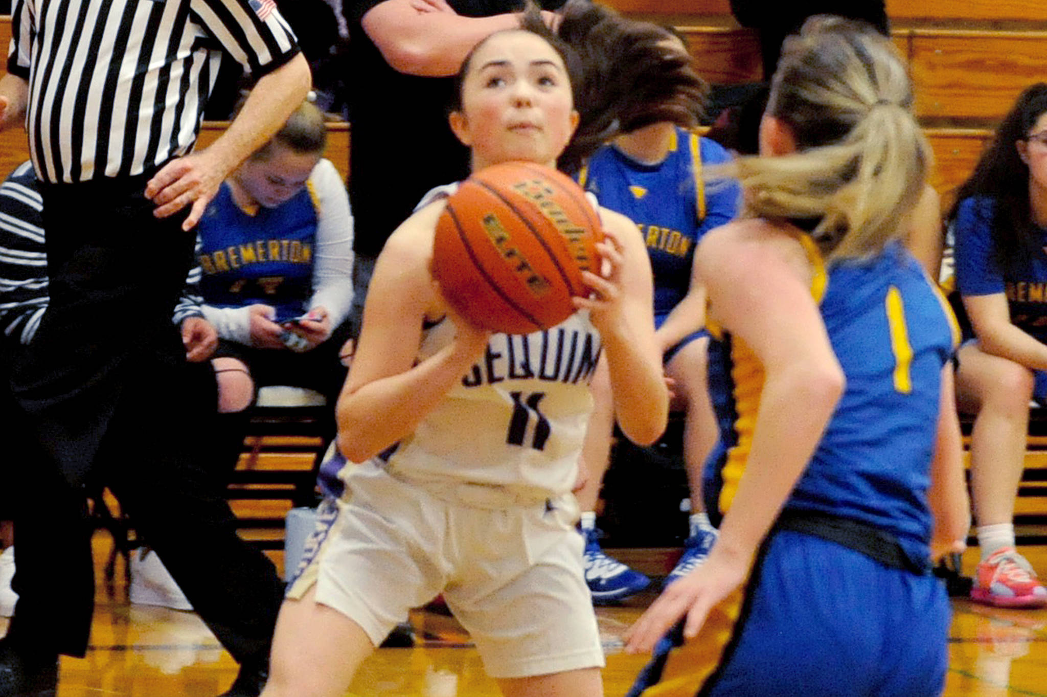 Wolves girls go strong without star | Sequim Gazette