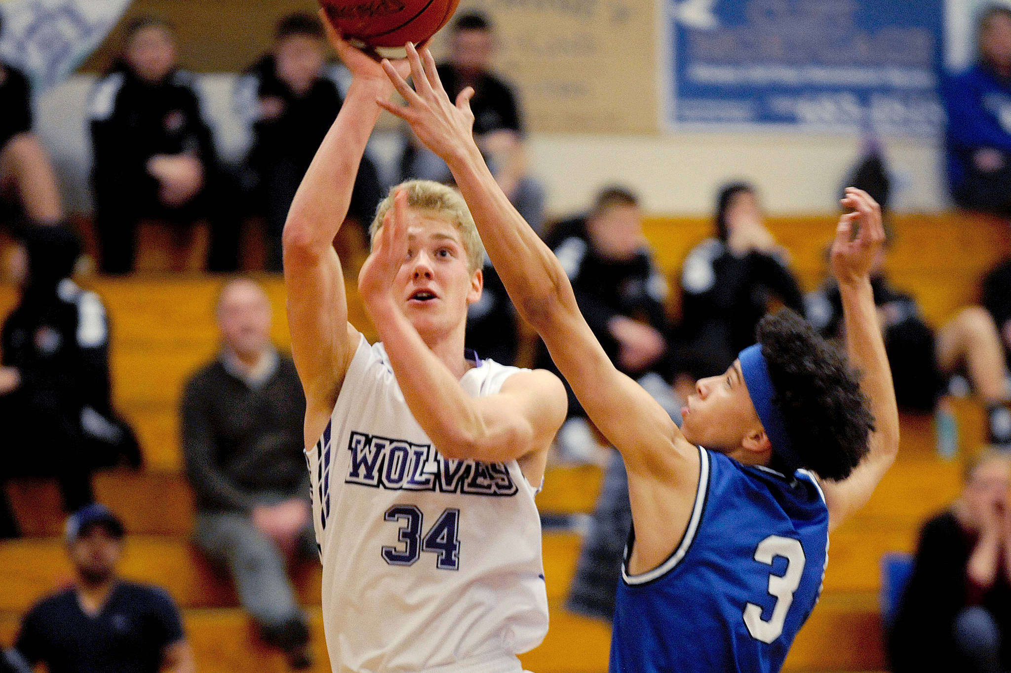 Boys basketball: Wolves earn two tough wins | Sequim Gazette
