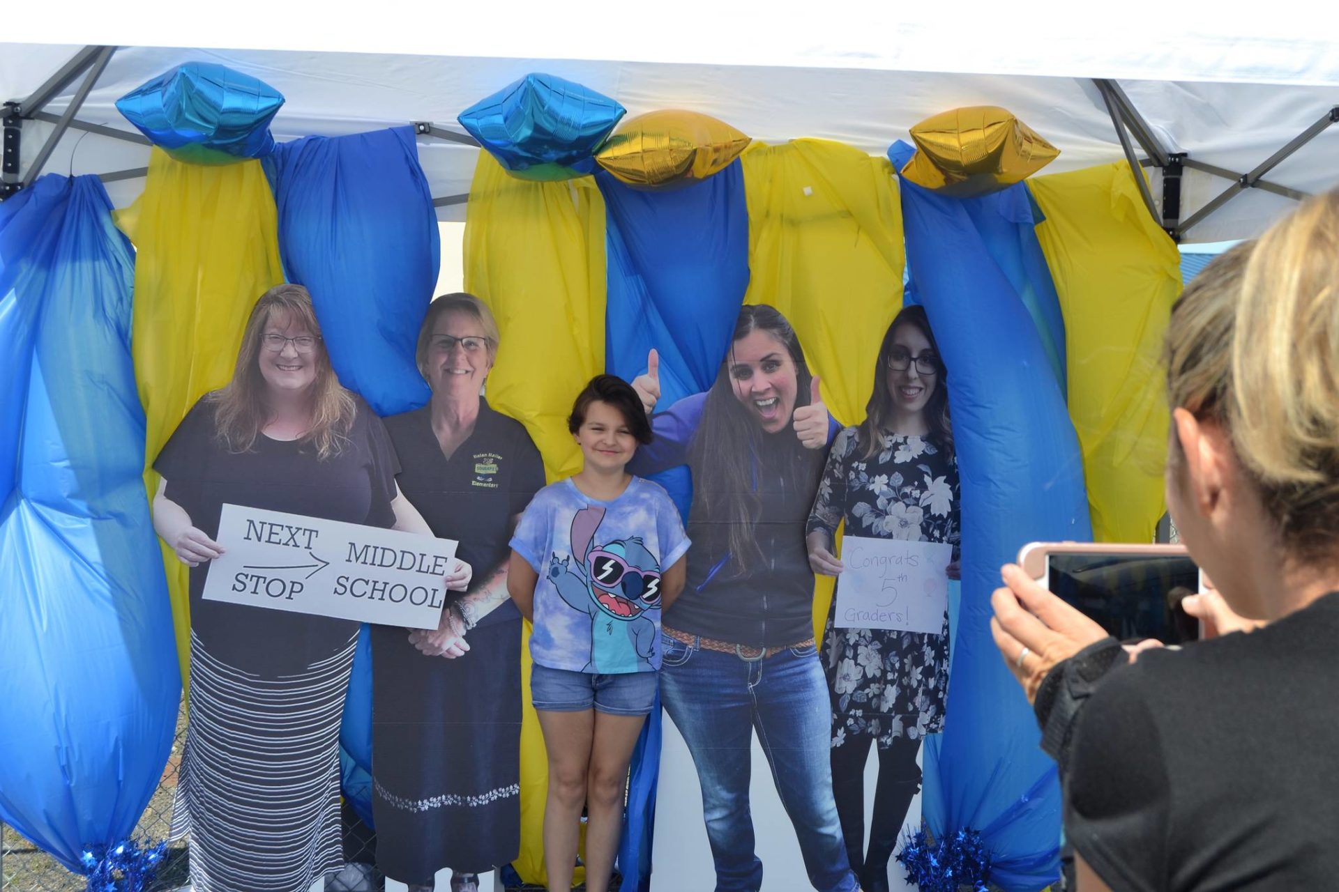 Sequim elementary, middle schools celebrate moving on with drive-thru ...