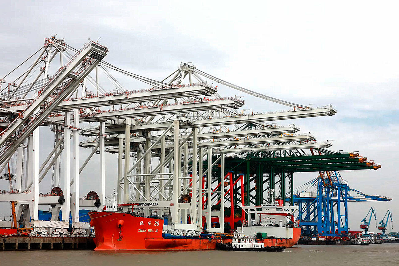 View massive Seattle-bound cranes heading through Strait this Sunday ...