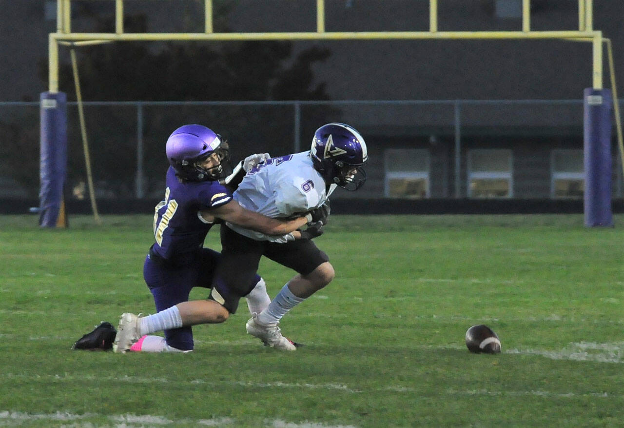 Football: Six Wolves picked for all-league squads | Sequim Gazette