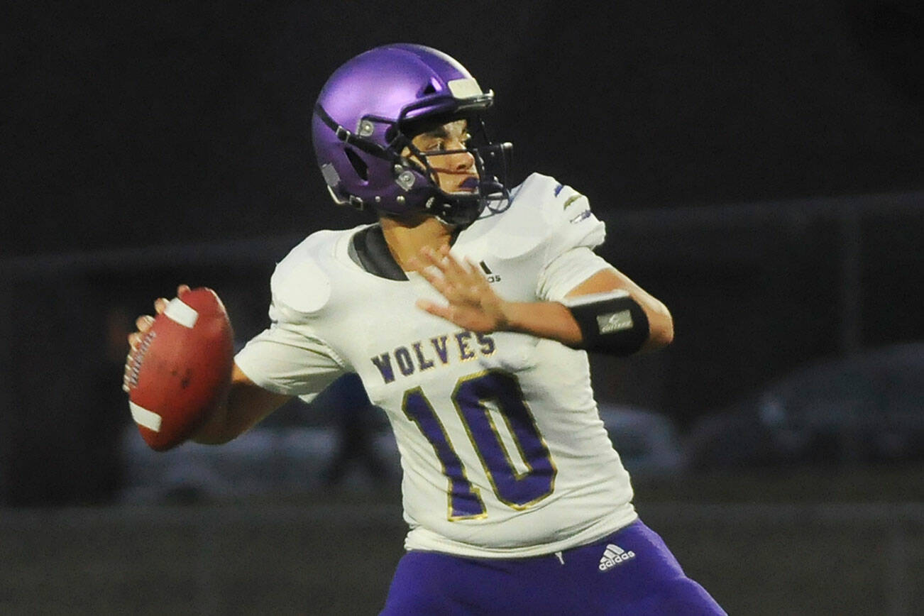 Football: Six Wolves picked for all-league squads | Sequim Gazette