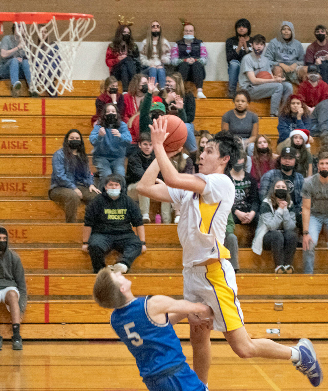Boys basketball: Green, Moore spur Wolves’ first league win | Sequim ...