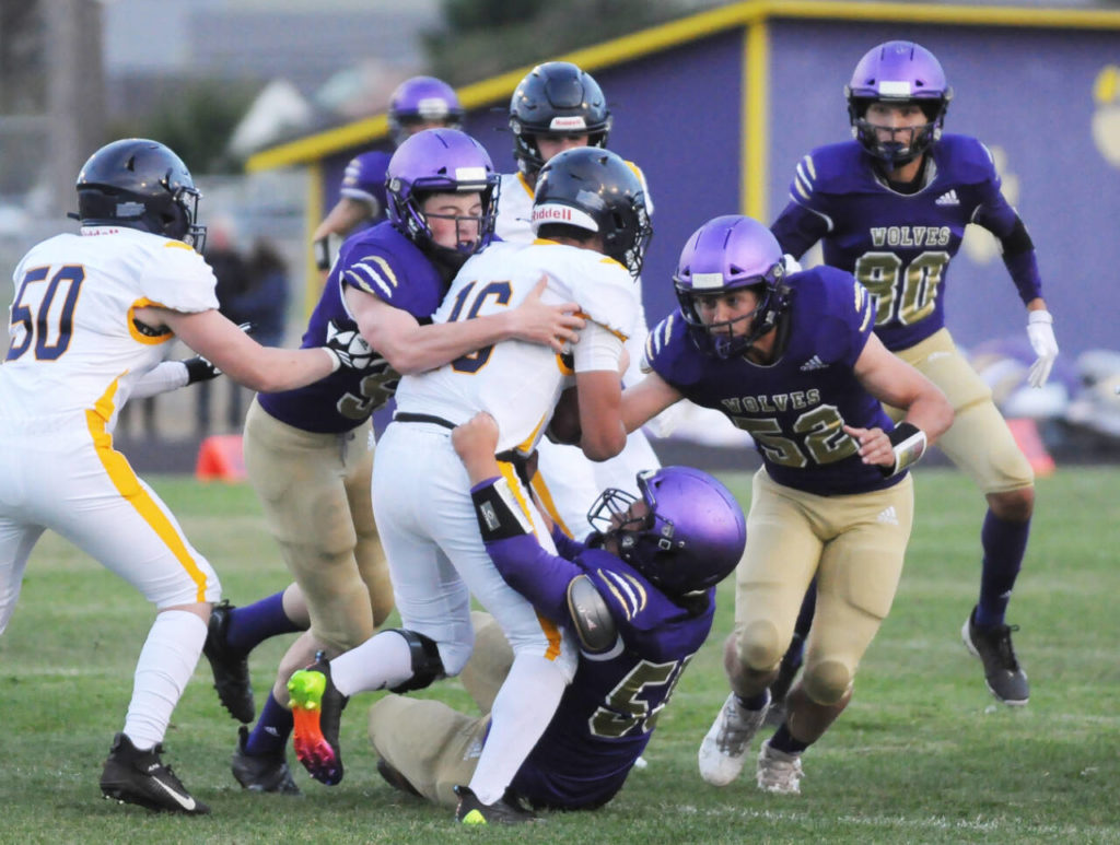 Football: Spartans top Wolves in league opener | Sequim Gazette