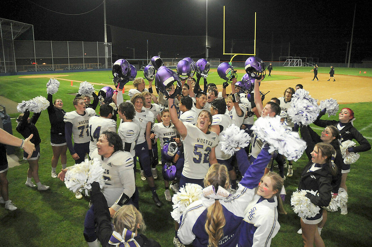 Football: SHS rallies, wins wild Rainshadow Rumble | Sequim Gazette