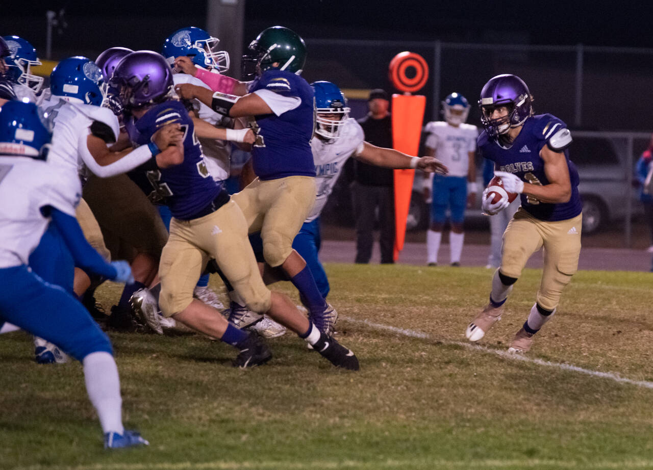 Football: Sequim hangs tough with Olympic in 35-21 loss | Sequim Gazette