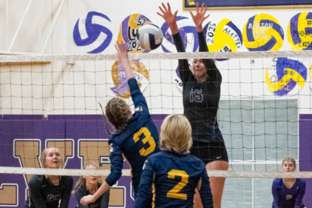 Volleyball: Wolves sweep Bainbridge’s Spartans | Sequim Gazette