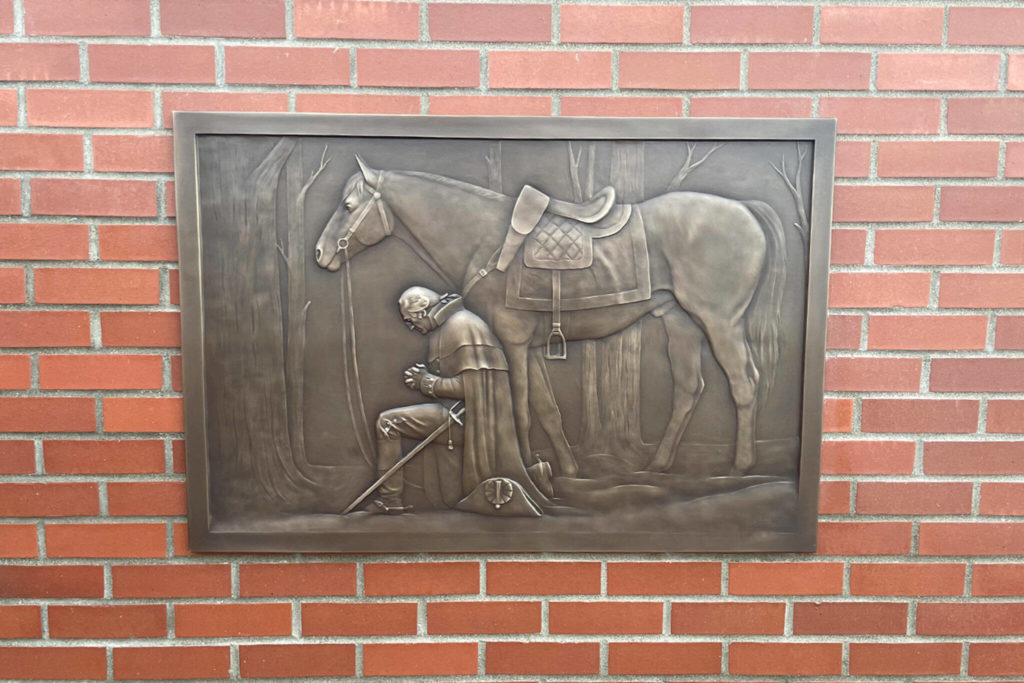 George Washington Inn adds bronze ‘Prayer at Valley Forge’ | Sequim Gazette
