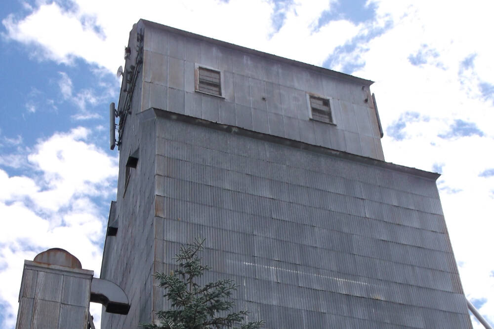 Grain elevator owners at odds with proposed cell equipment additions ...