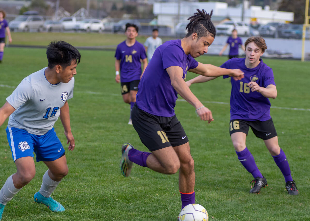 Boys soccer: Sequim edges Bulldogs in league match | Sequim Gazette