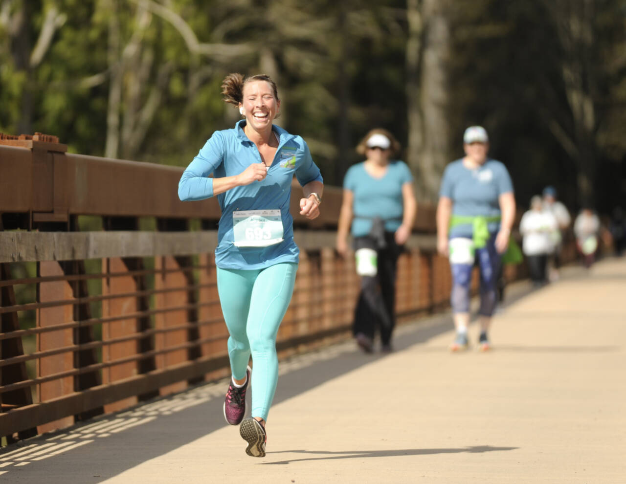 Big turnout for Sequim’s annual bridge run | Sequim Gazette