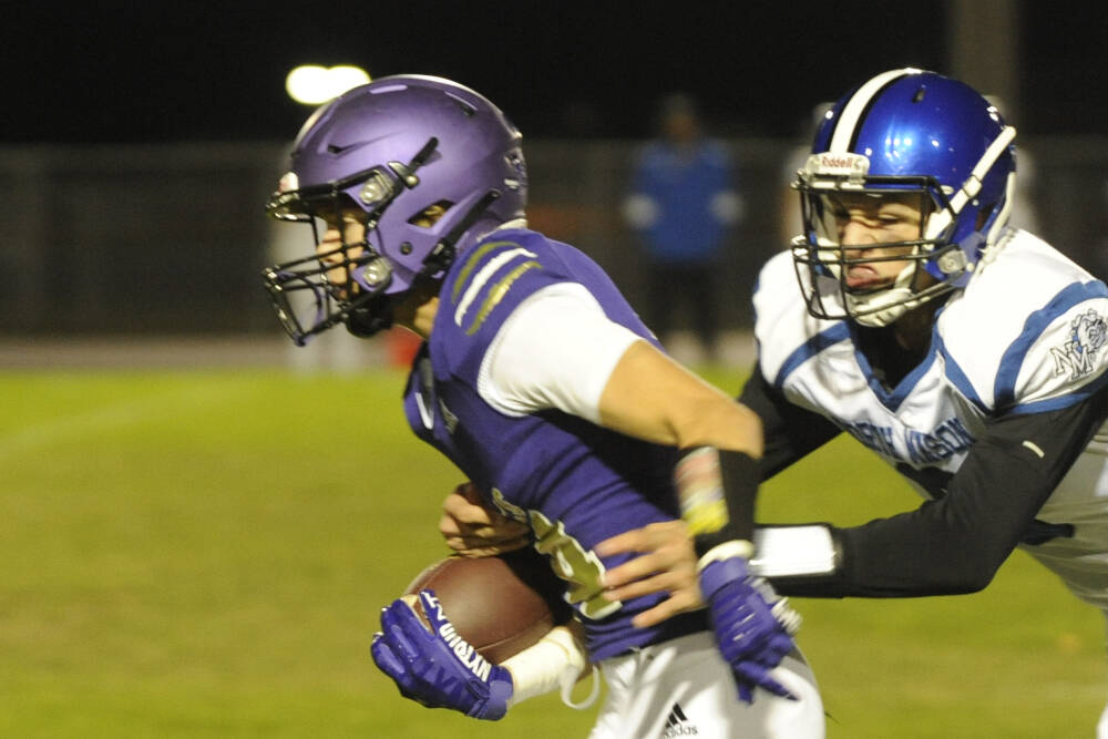 Football: Wolves dominate Bulldogs for Homecoming win | Sequim Gazette