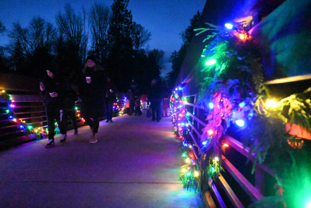 River Center preps holiday lights, Holiday Nature Mart event | Sequim ...