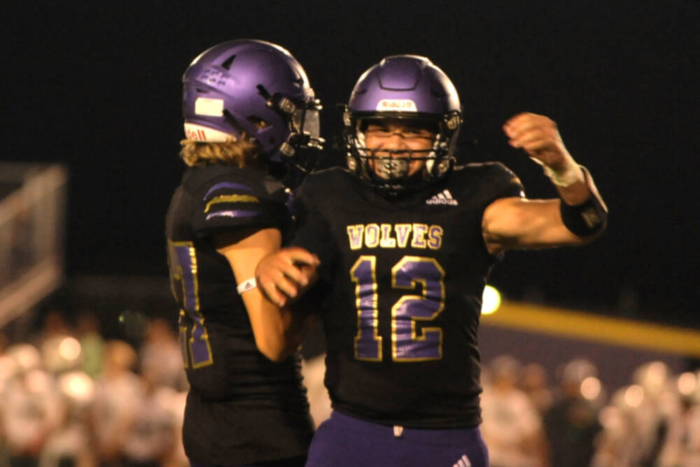 Football: Five Wolves named to all-league team | Sequim Gazette
