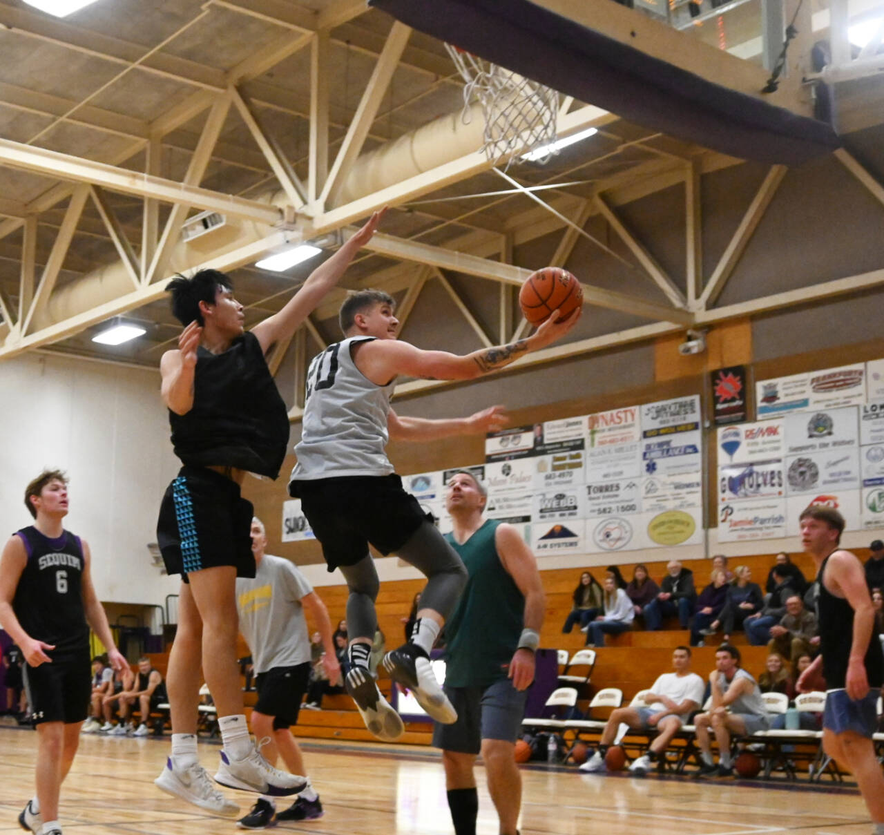 Basketball: Wolves mix it up at alumni game | Sequim Gazette
