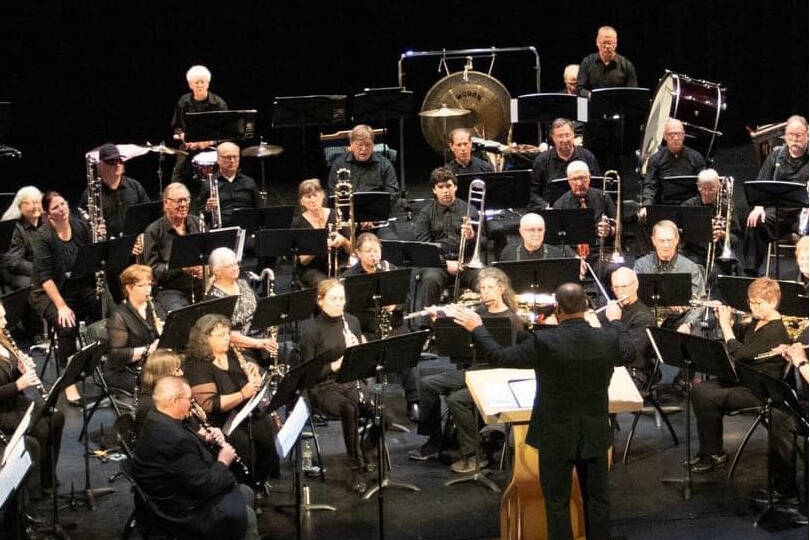 Irish-themed tunes in ‘Emerald Green & Navy Blue’ | Sequim Gazette