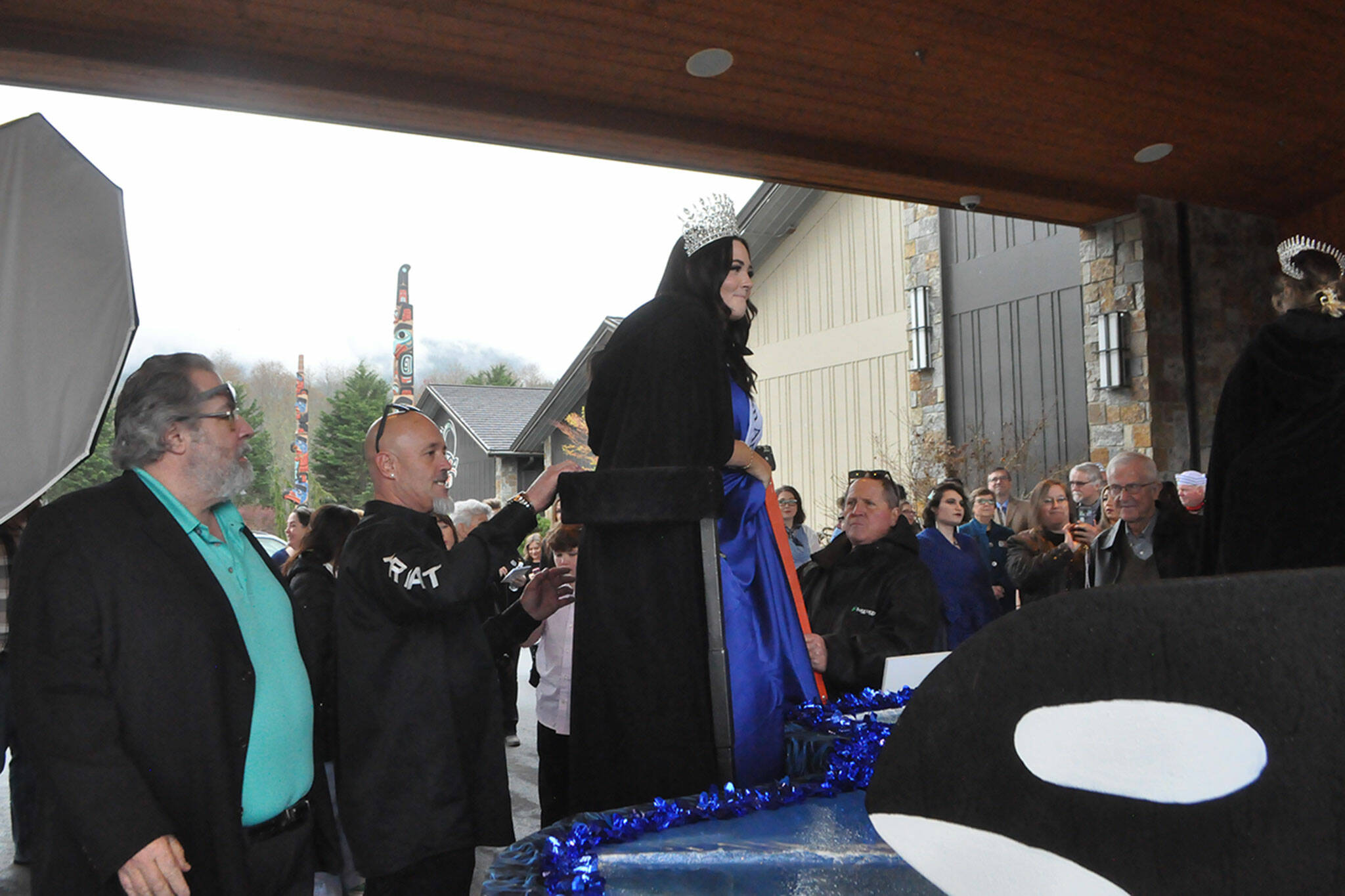 Royalty, crowd find fun in festival float | Sequim Gazette