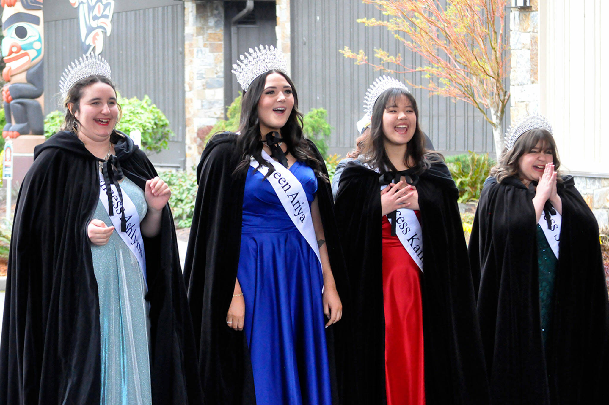 Royalty, crowd find fun in festival float | Sequim Gazette