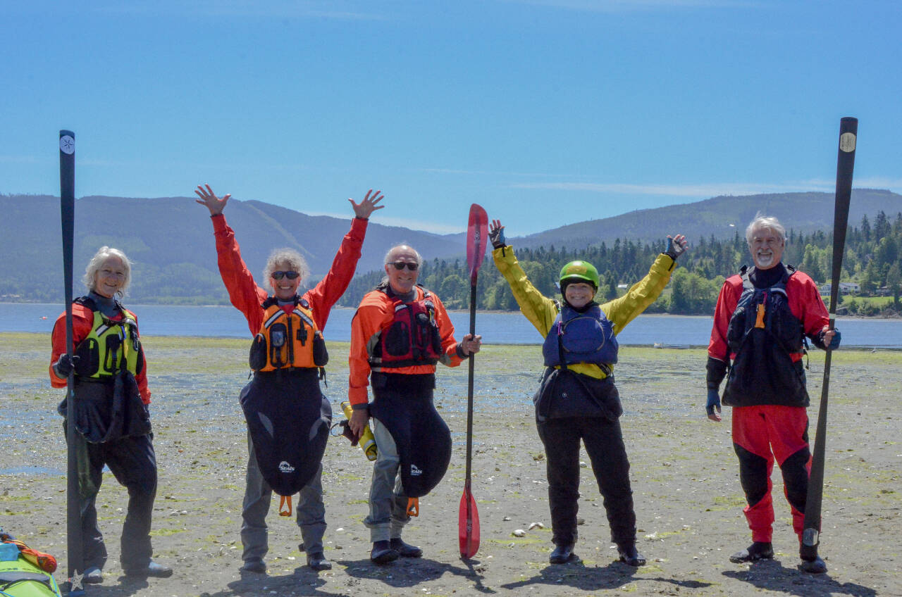 Low-tide day sees Sequim sun lovers out on the bay | Sequim Gazette