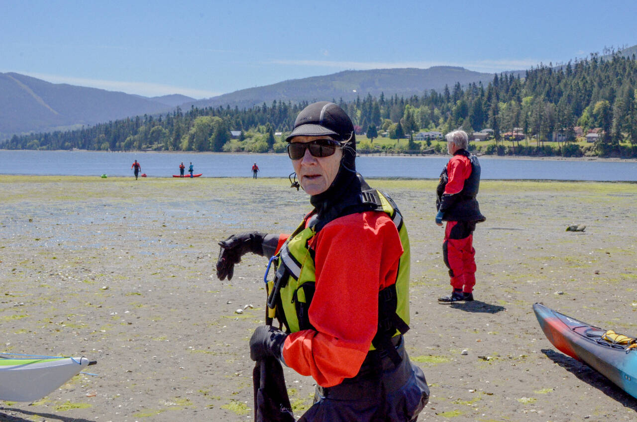 Low-tide day sees Sequim sun lovers out on the bay | Sequim Gazette