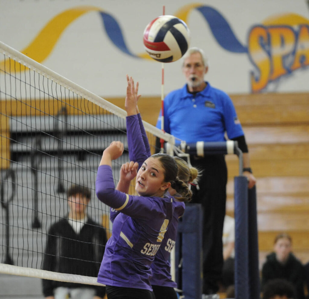 Volleyball: Sequim goes 1-2 at districts | Sequim Gazette
