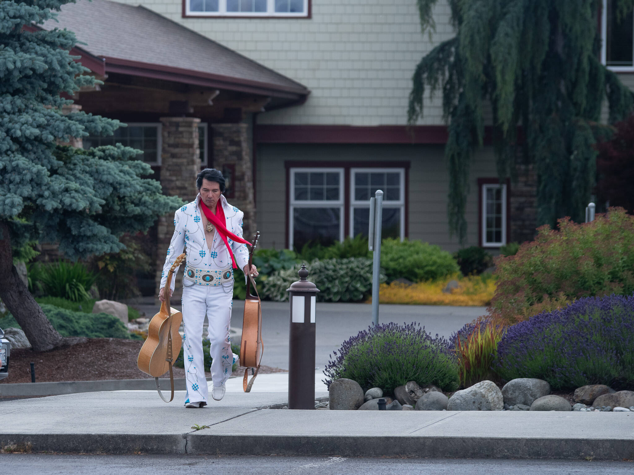 All shook up: ‘Elvis’ makes an appearance at The Lodge at Sherwood ...