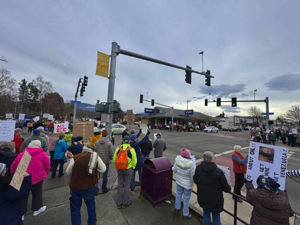ICE Out for Good protests draw hundreds in Sequim | Sequim Gazette