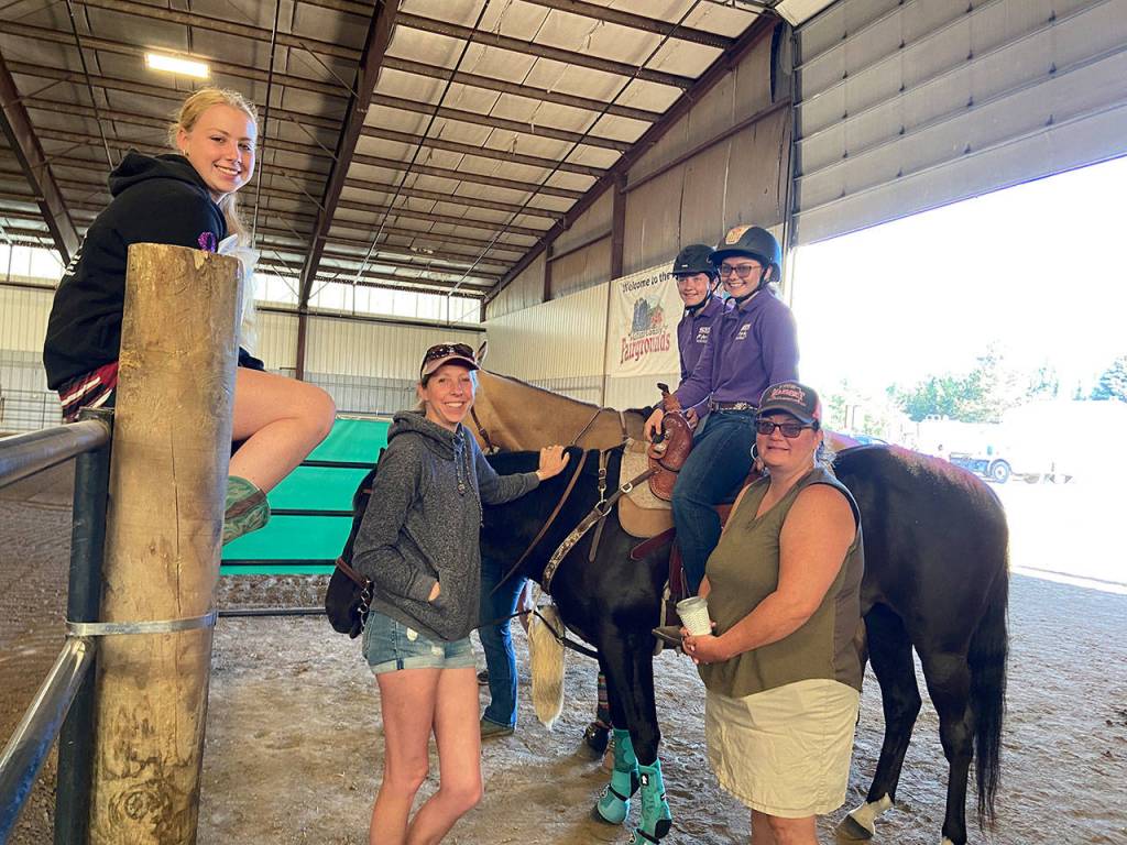 Sequim equestrians finish season at state | Sequim Gazette