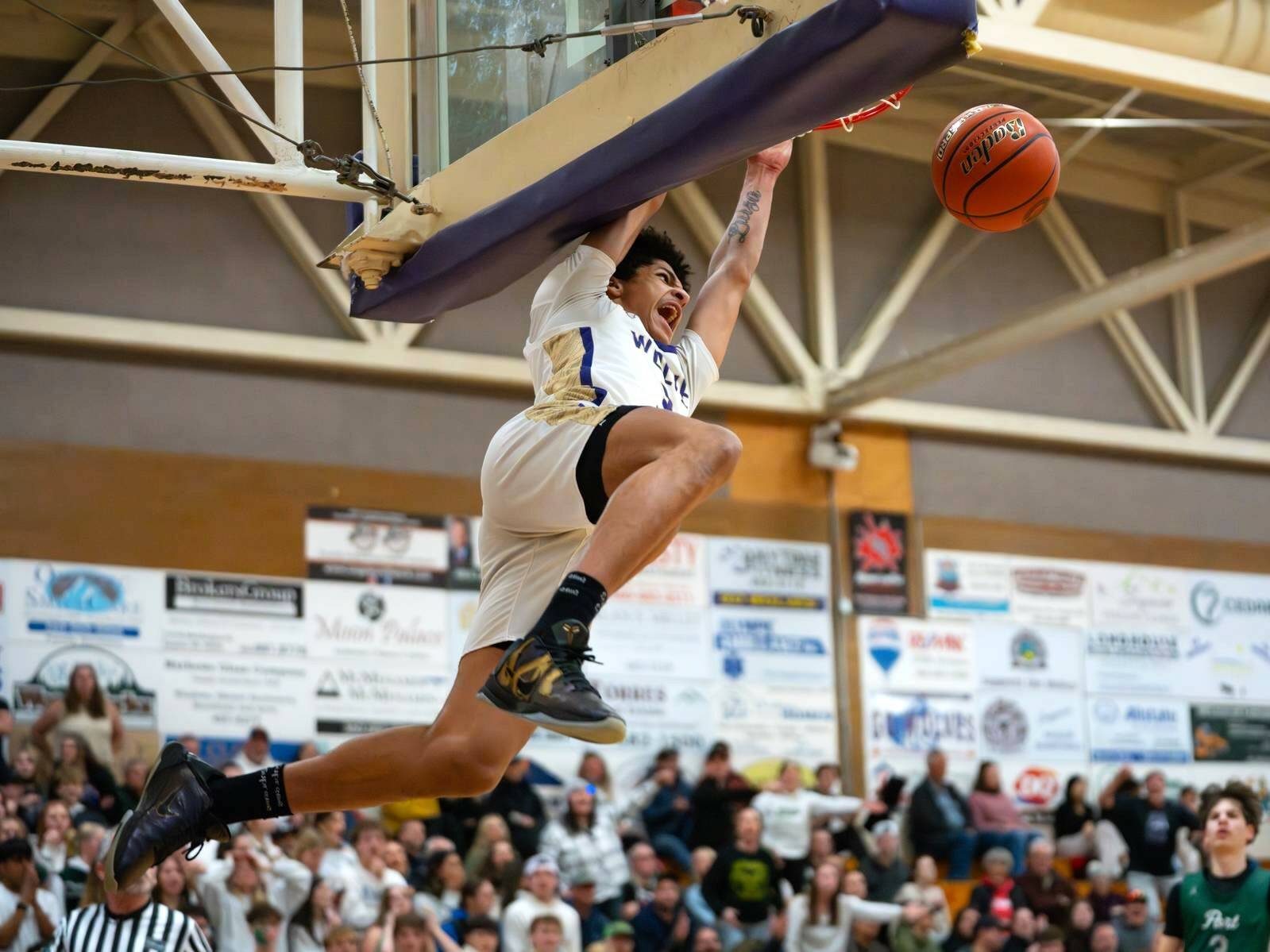 Districts Basketball: Sequim falls to PA as Riders come up clutch ...