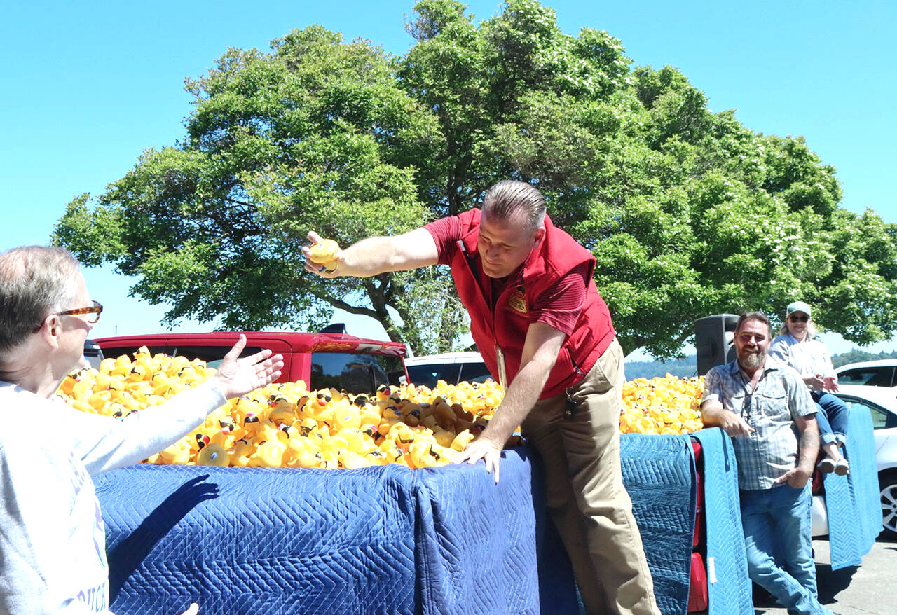 Sequim man wins top prize in Great Peninsula Duck Derby | Sequim Gazette